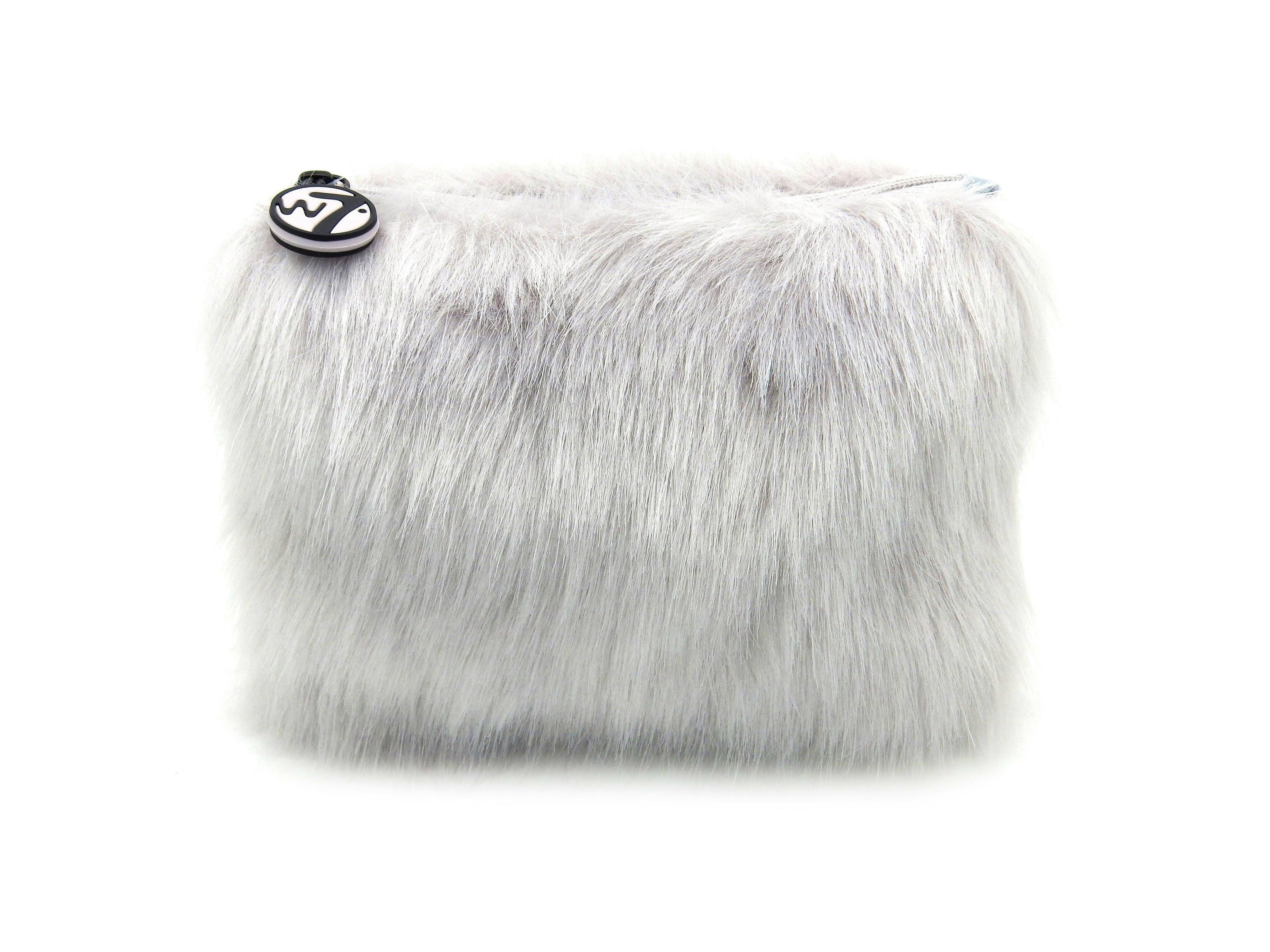 W7 Medium Furry Cosmetic Bag Grey 1 st - 3.29 EUR - luxplus.nl